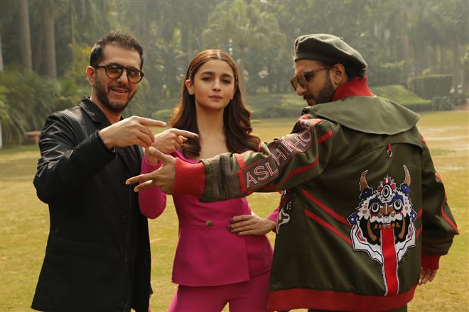 Alia Bhat & Ranveer Singh Photoshoot For Gully Boy Promotion Photos ...