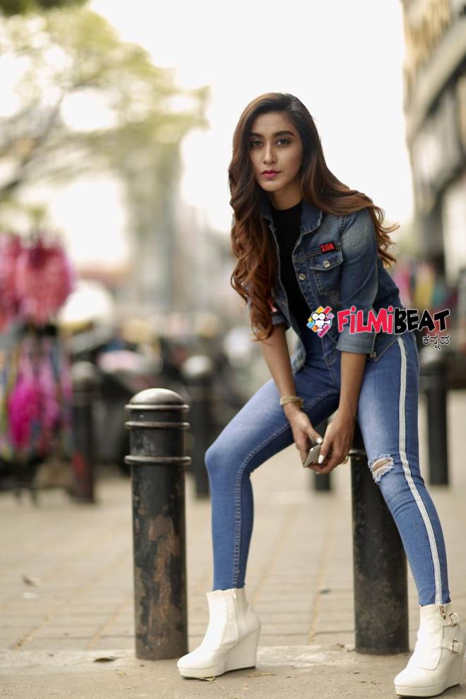 Sravya Photos: Find Latest HD Images, Pictures, Stills & Pics - Filmibeat