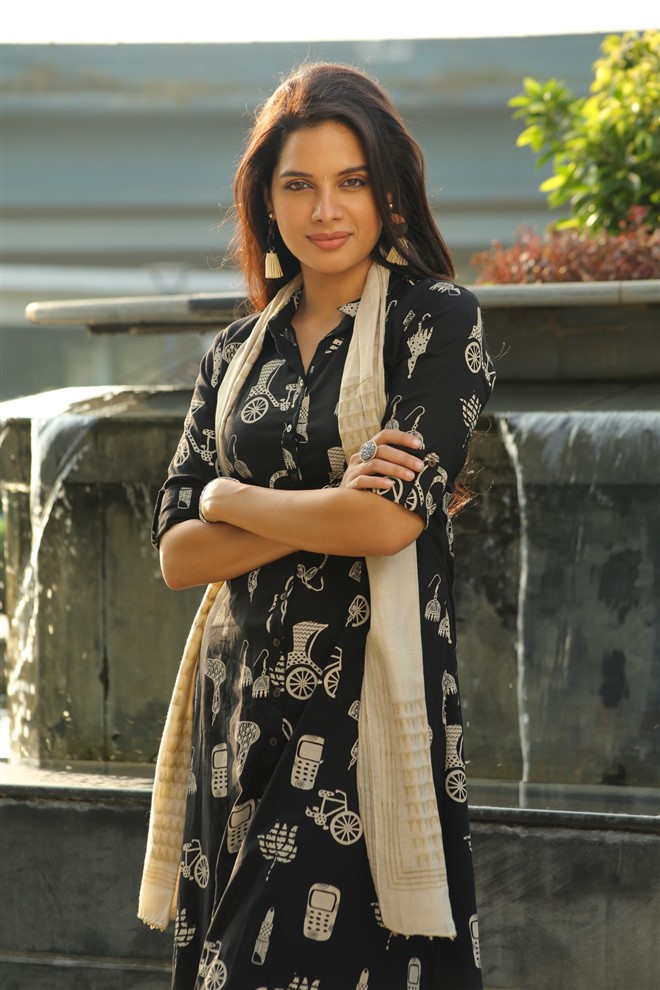 Thadam Tamil Movie: Pooja, Shooting Stills, Location Photos & First ...