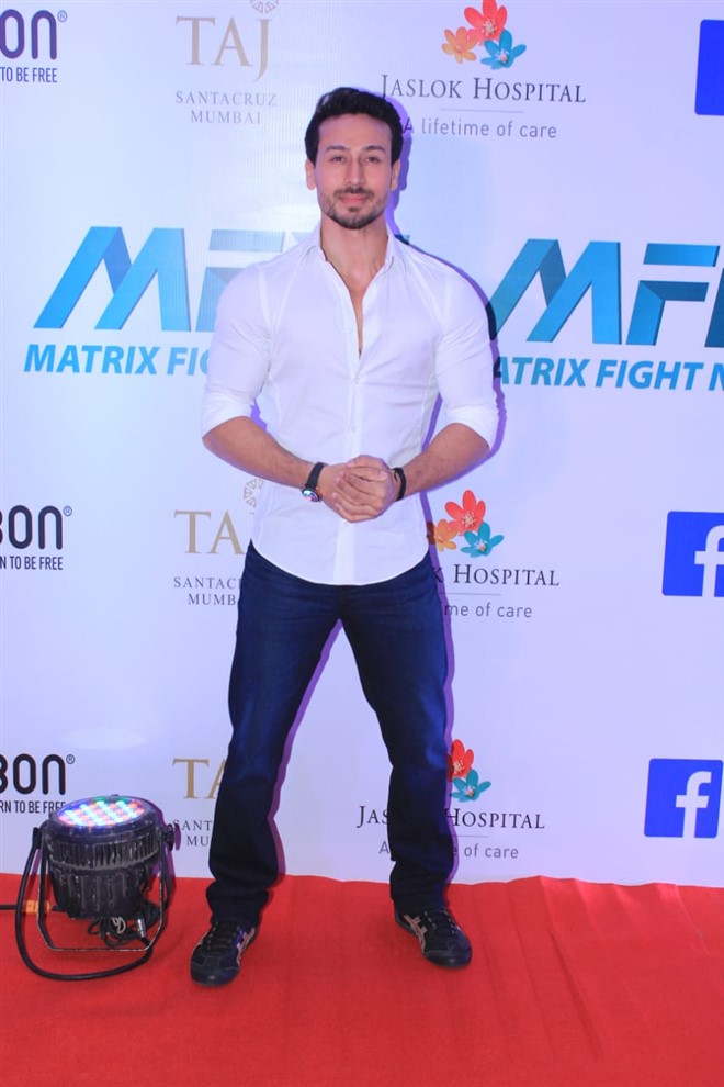 Celebs On The Red Carpet Of Matrix Fight Night Photos - Filmibeat