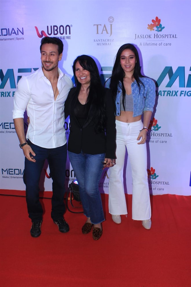 Celebs On The Red Carpet Of Matrix Fight Night Photos - Filmibeat