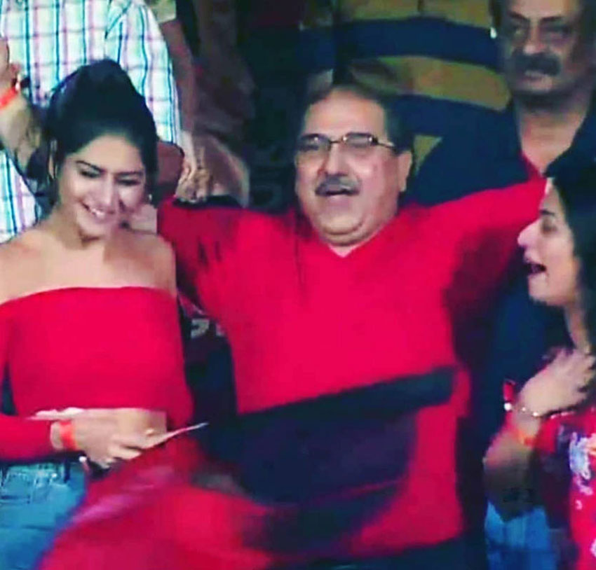 Royal Challengers Bangalore Fangirl Deepika Ghose Photos Goes Viral ...