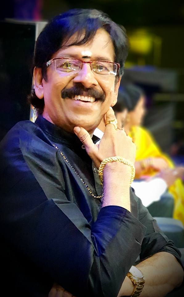 Bigg Boss Season 3 Contestant Singer Mohan Vaidya Unseen Photos - Filmibeat