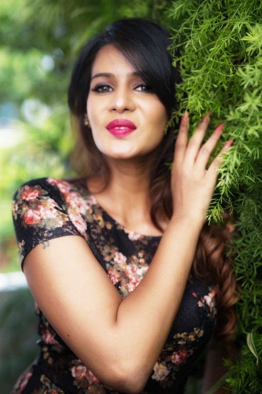 Meera Mitun Photos: Find Latest HD Images, Pictures, Stills & Pics ...