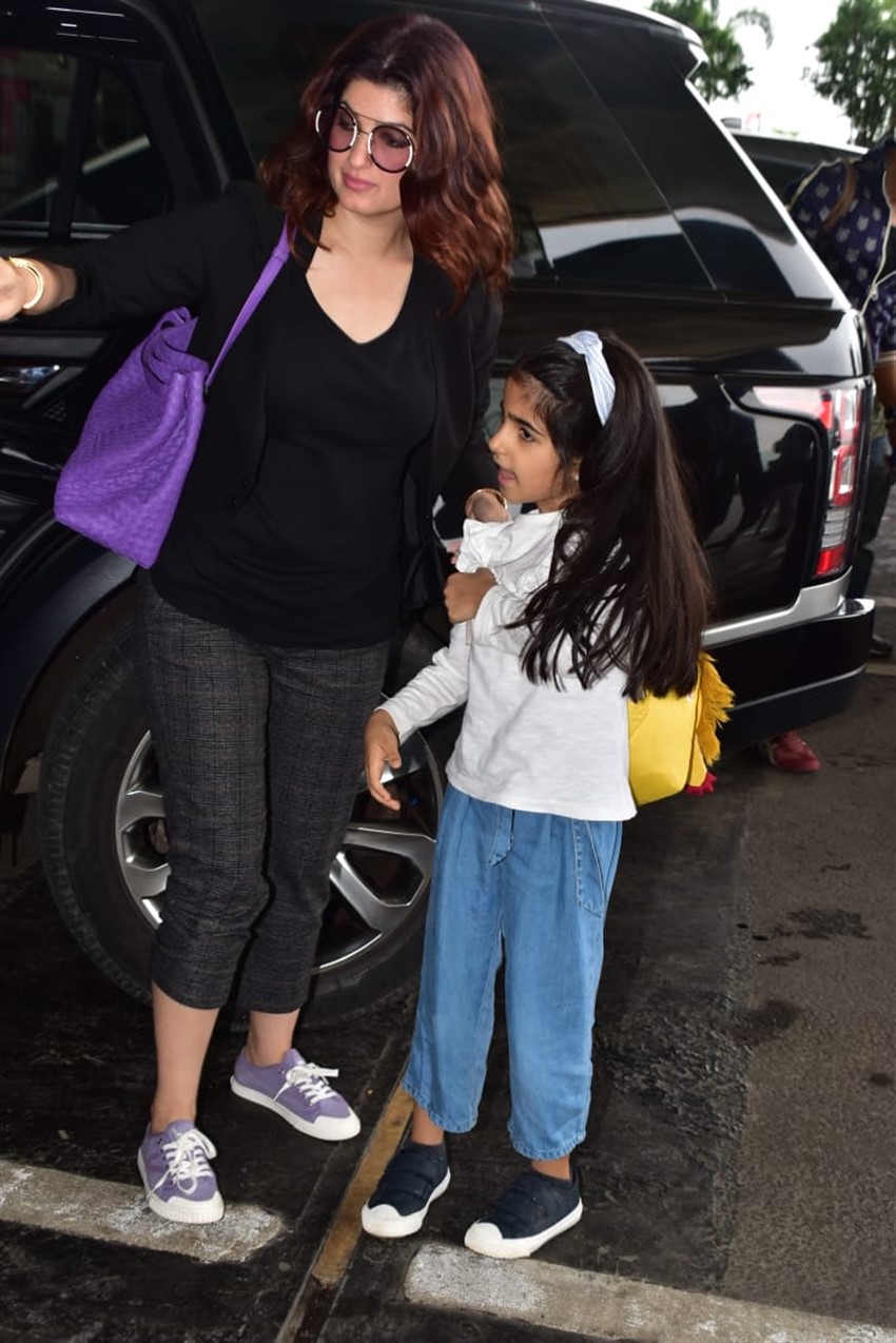 Akshay Kumar, Twinkle Khanna with Nitara Kumar Snapped at Mumbai ...