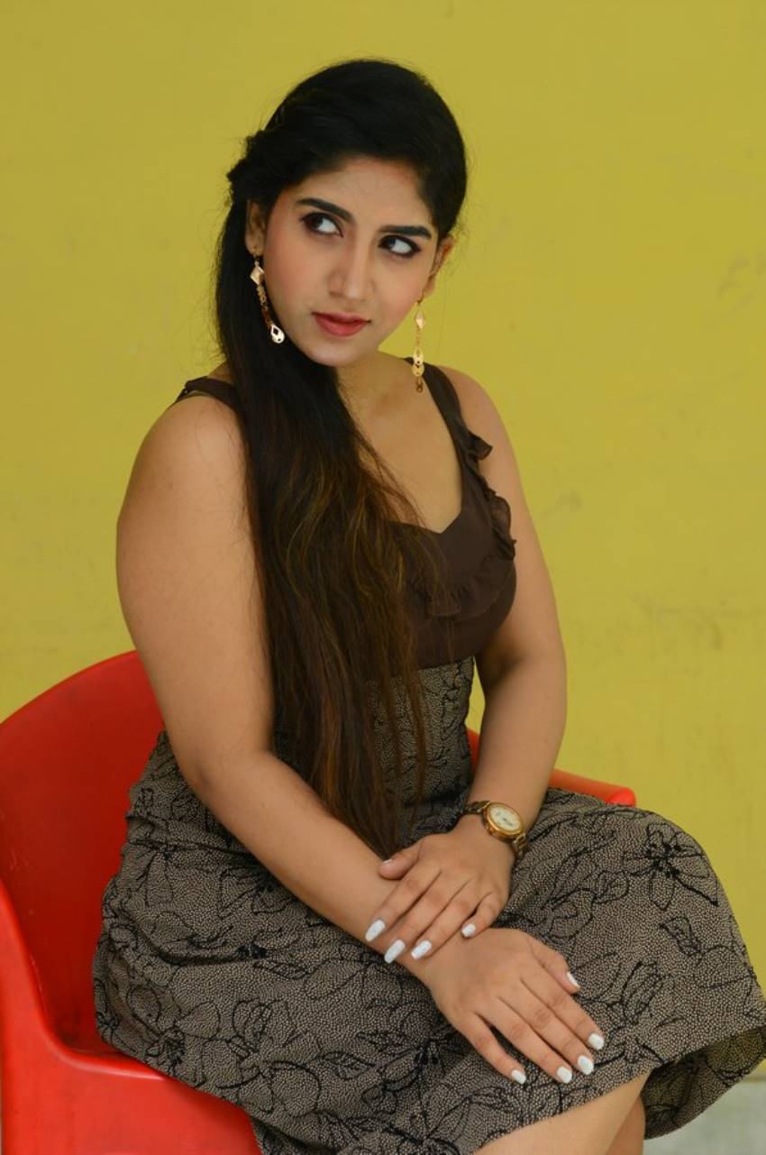 20+ Aayesha Photos: Find Latest HD Images, Pictures, Stills & Pics ...