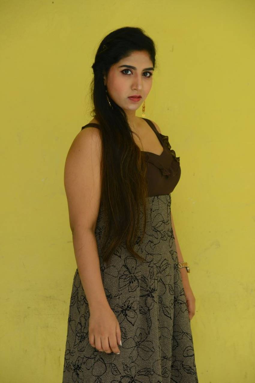 20+ Aayesha Photos: Find Latest HD Images, Pictures, Stills & Pics ...