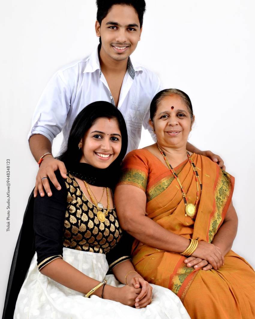 Anushree Family And Unseen Photos - Filmibeat
