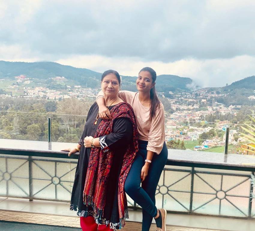 Aishwarya Rajesh Real Family And Unseen Photos - Filmibeat