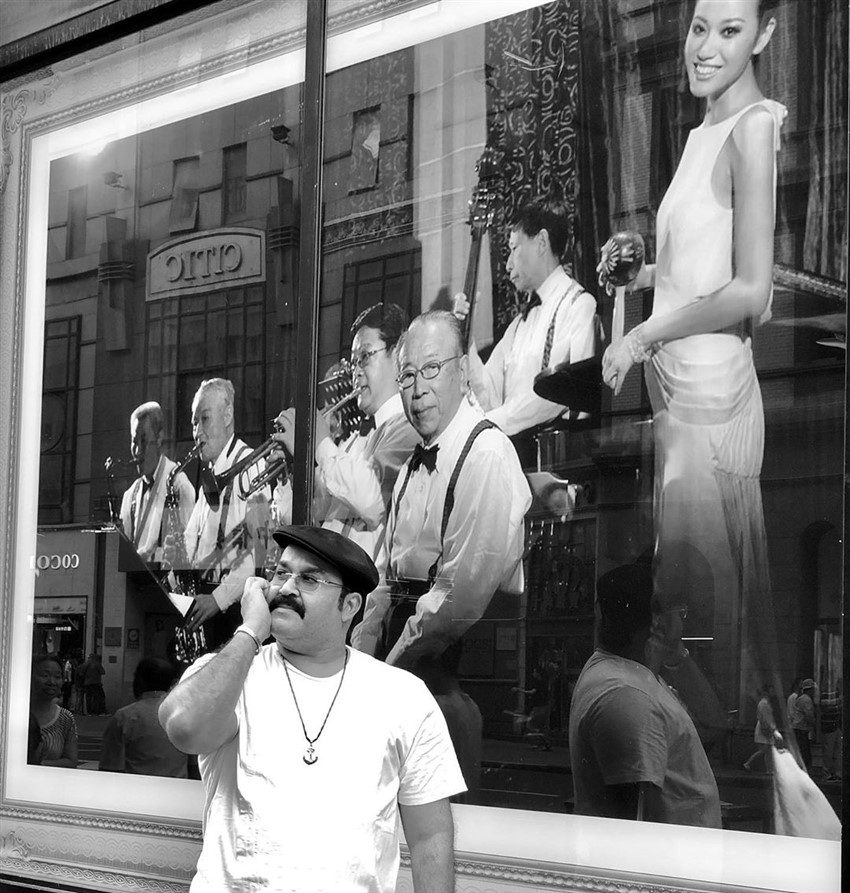 Mohanlal And His Wife Suchitra Mohanlal Enjoying Her Vacation At New ...