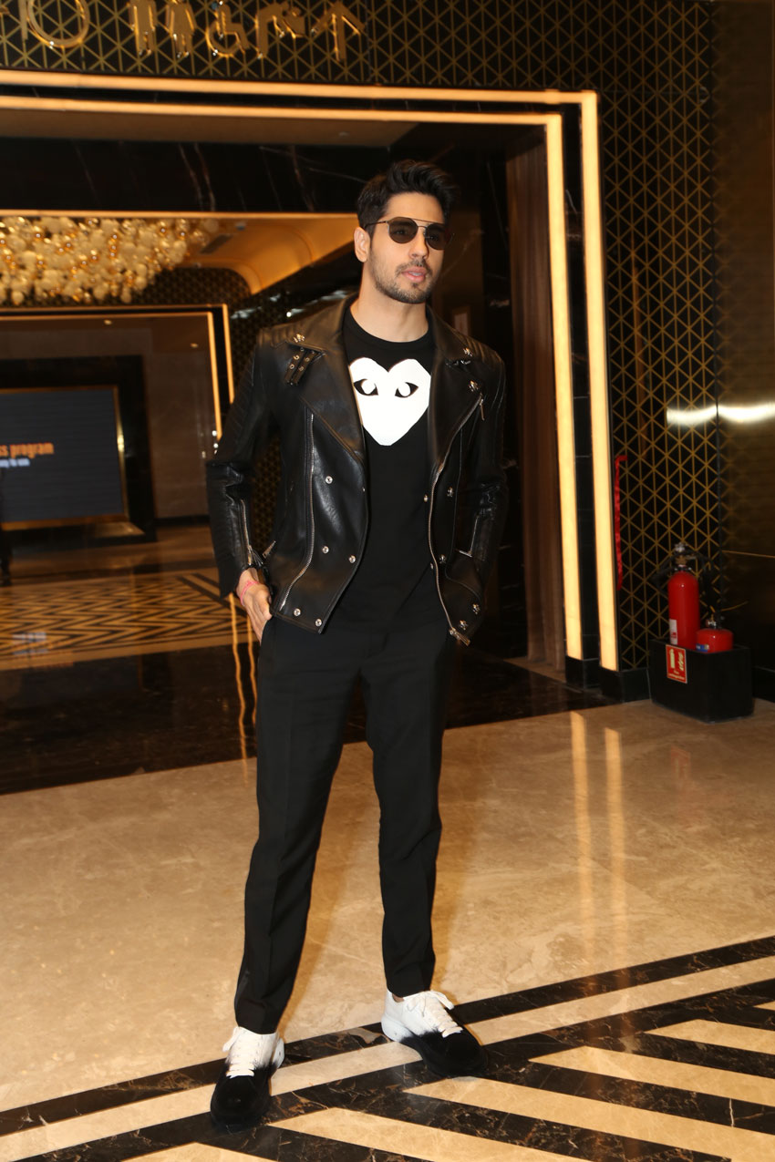 Siddharth Malhotra & Riteish Deshmukh snapped promoting the film ...