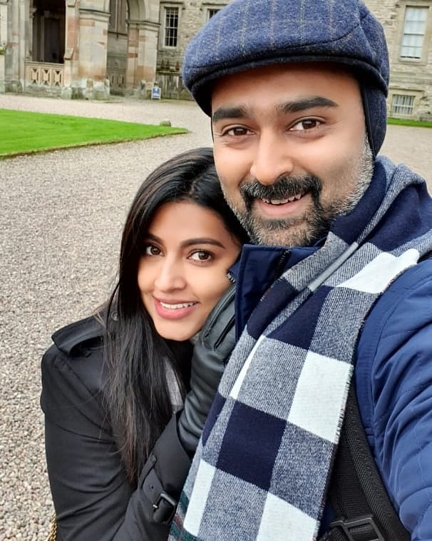 Sneha Scotland Enjoying Her vacation With Her Faamily - Filmibeat