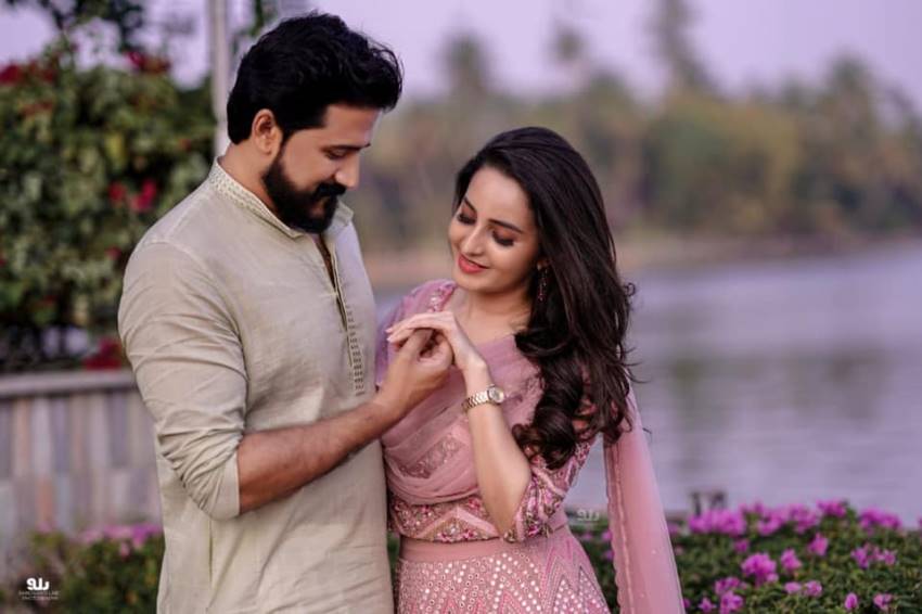 Actress Bhama And Businessman Arun Engagement Photos - Filmibeat