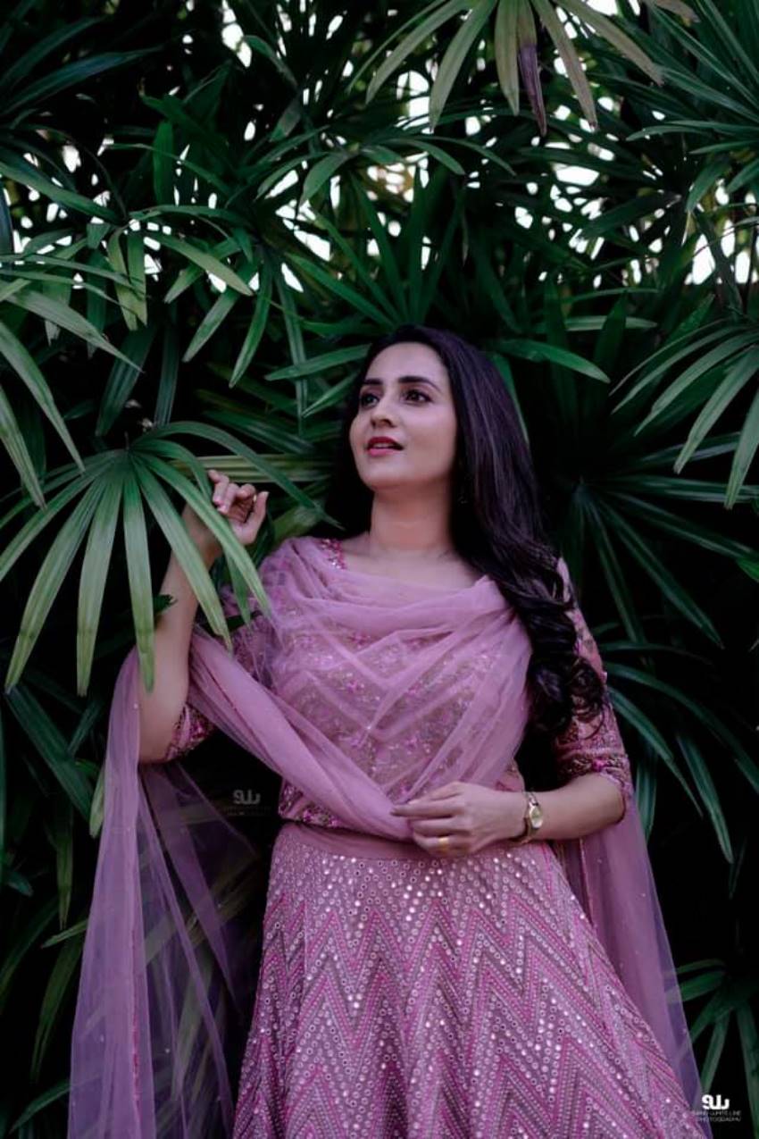 Actress Bhama And Businessman Arun Engagement Photos - Filmibeat