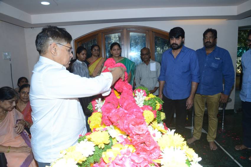 Celebs Pay Condolence To Srikanth Father Parameswara Rao Photos - Filmibeat