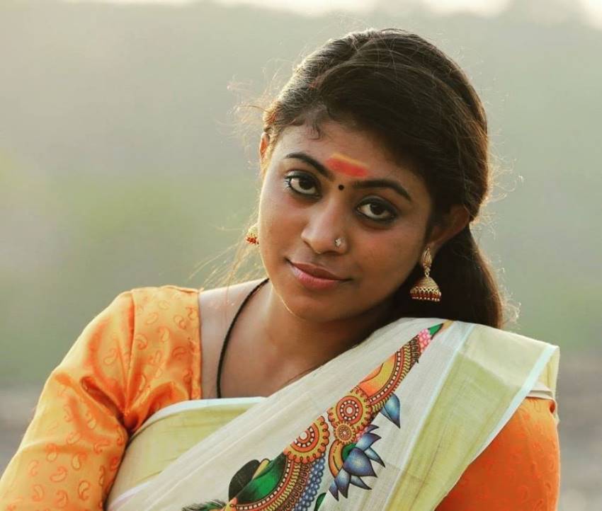 20+ Divya Gopinath Photos: Find Latest HD Images, Pictures, Stills ...