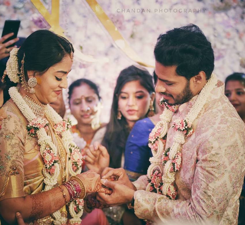 Nikhil Kumaraswamy And Revathi Engagement Photos - Filmibeat