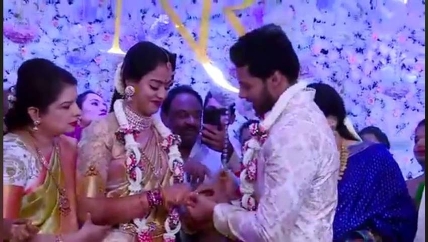 Nikhil Kumaraswamy And Revathi Engagement Photos - Filmibeat