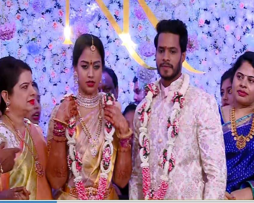 Nikhil Kumaraswamy And Revathi Engagement Photos - Filmibeat