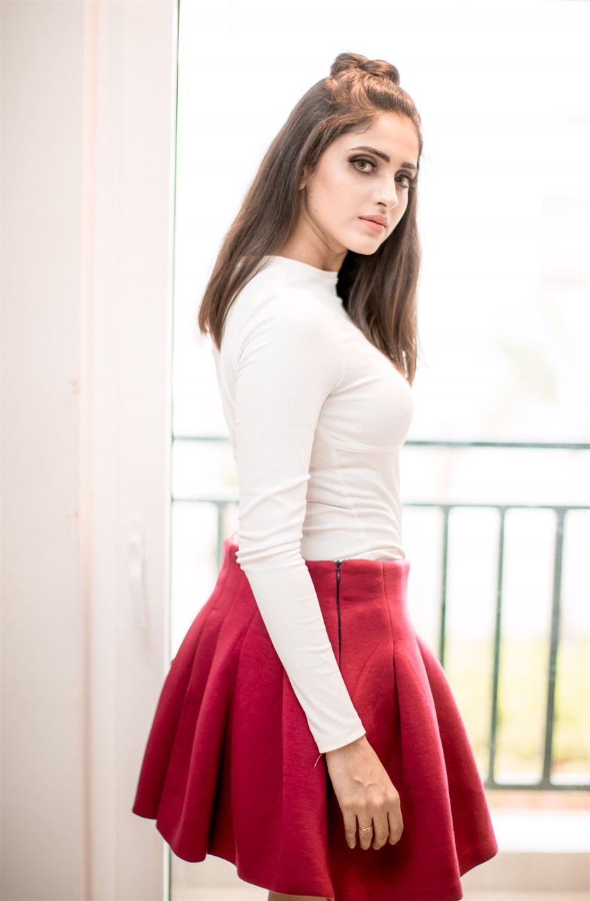 Ayesha Photos: Find Latest HD Images, Pictures, Stills & Pics - Filmibeat