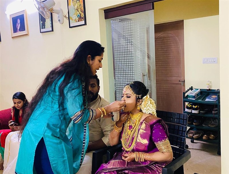 Navya Nair Brother Kannappa And Swathi Wedding Photos - Filmibeat