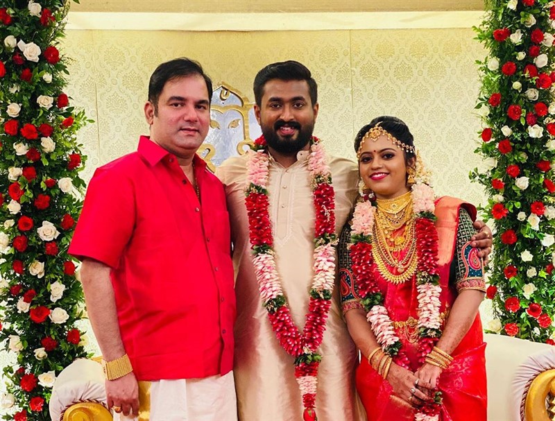 Navya Nair Brother Kannappa And Swathi Wedding Photos - Filmibeat