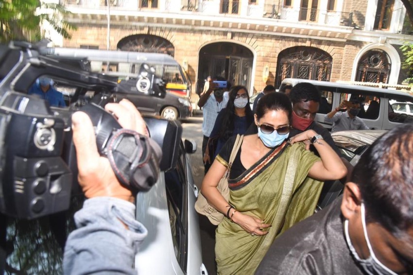 Arjun Rampal's sister Komal snapped at NCB Office - Filmibeat