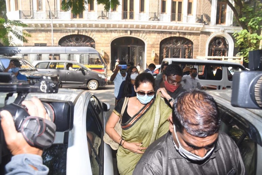 Arjun Rampal's sister Komal snapped at NCB Office - Filmibeat