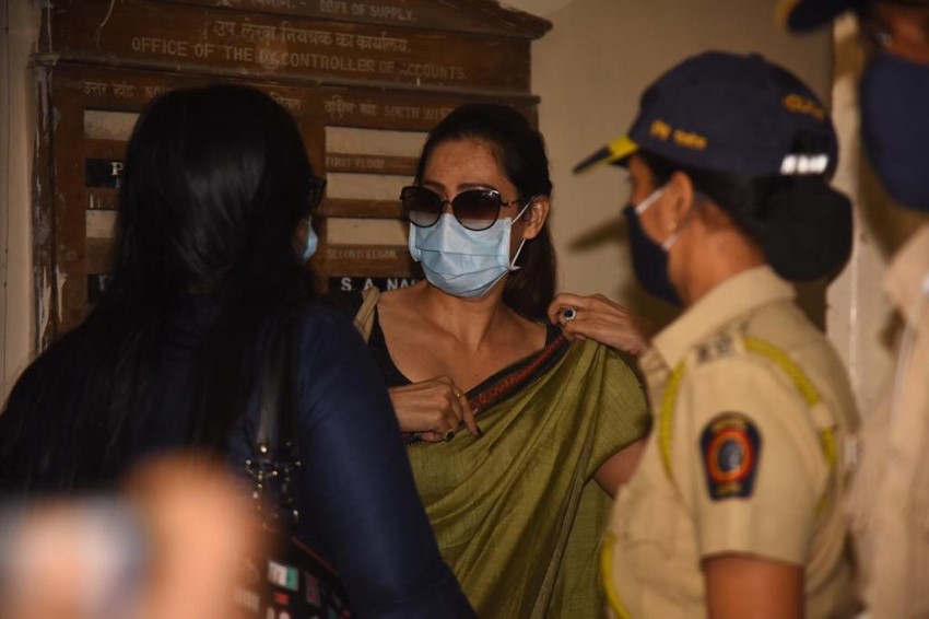 Arjun Rampal's sister Komal snapped at NCB Office - Filmibeat