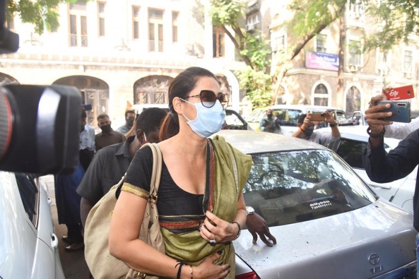 Arjun Rampal's sister Komal snapped at NCB Office - Filmibeat