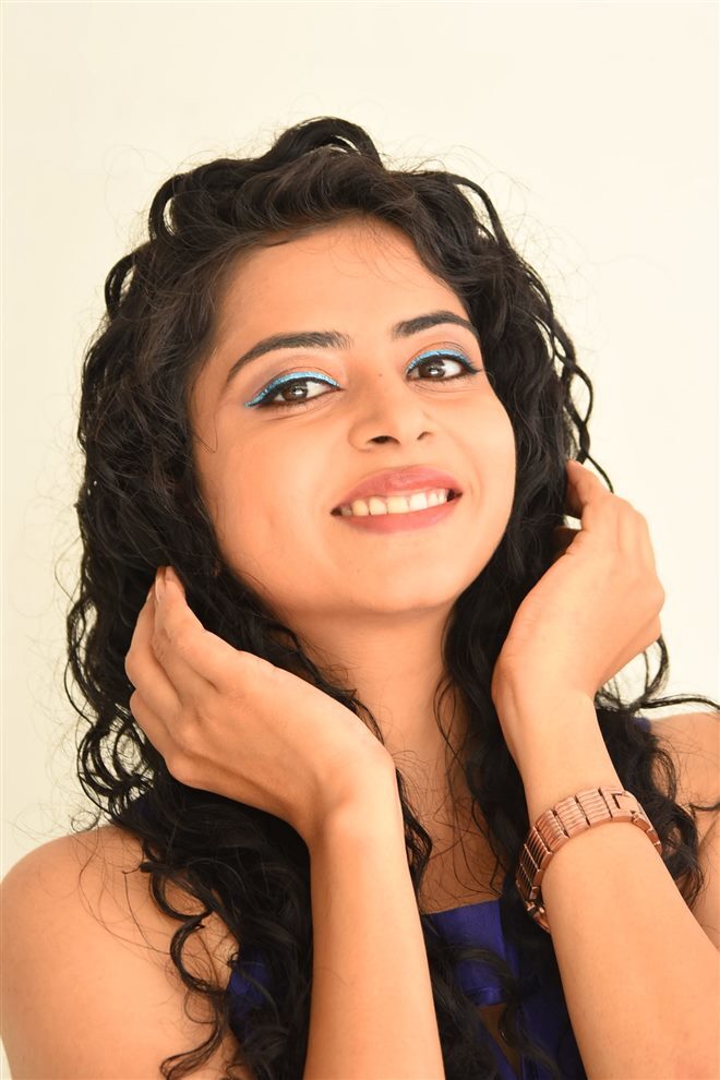 Gayatri Rema Photos: Find Latest HD Images, Pictures, Stills & Pics ...