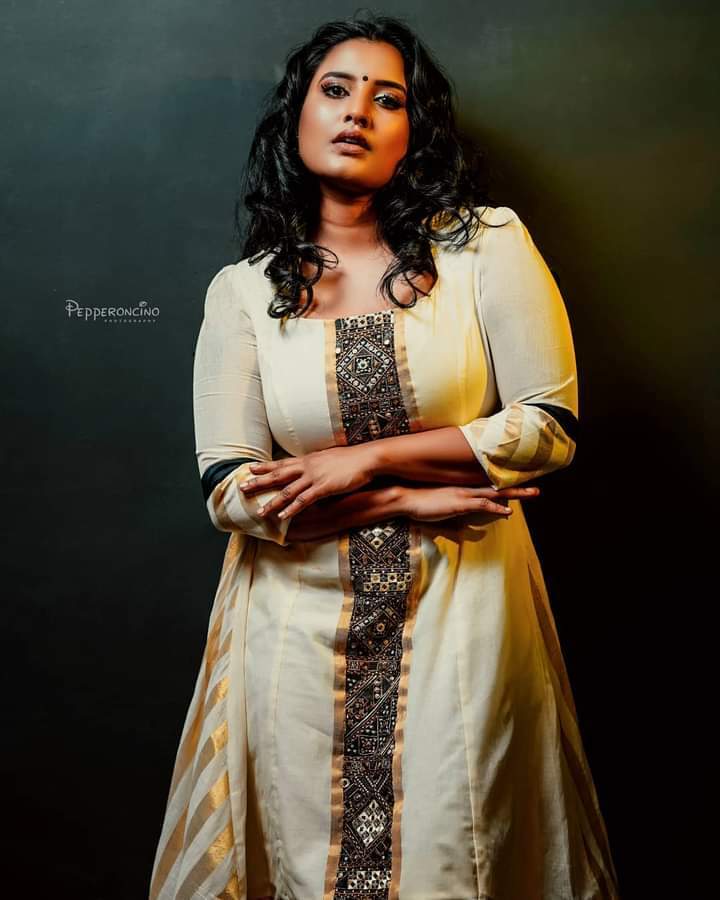 20+ Roshna Ann Roy Photos: Find Latest HD Images, Pictures, Stills ...