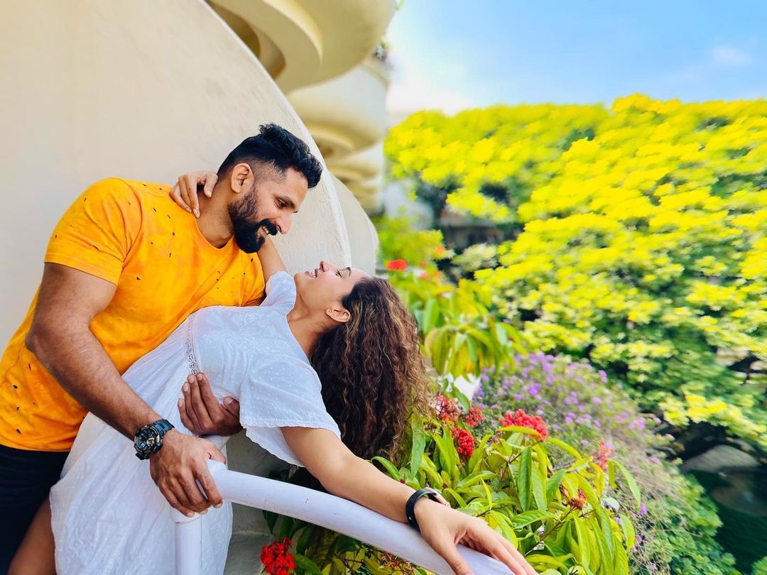 Actor John kokken And Pooja Ramachandran 2021 Romantic Holiday Photos ...
