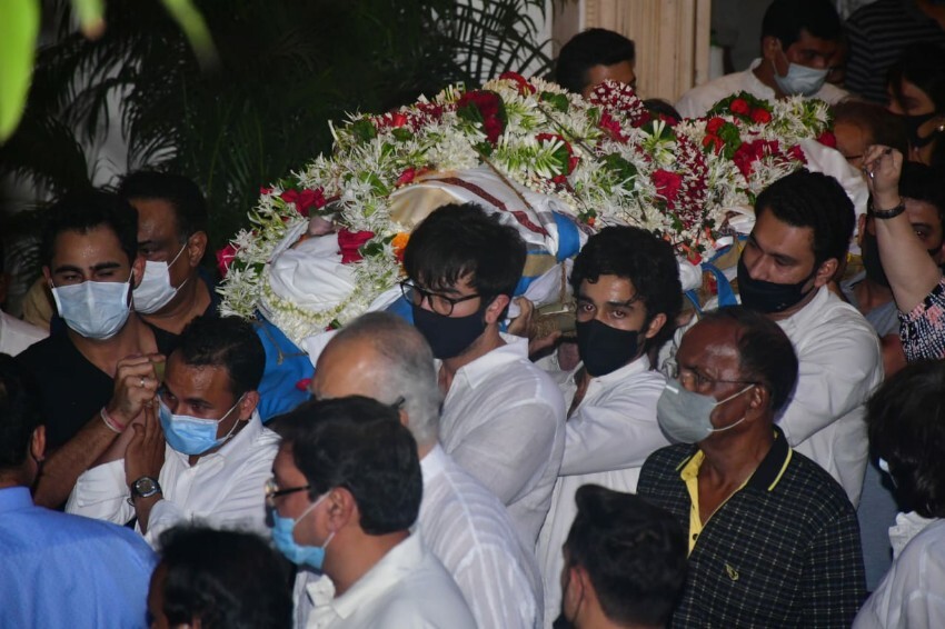 Last Rites Of Rajiv Kapoor, Celebs Pay their Last Respect - Filmibeat