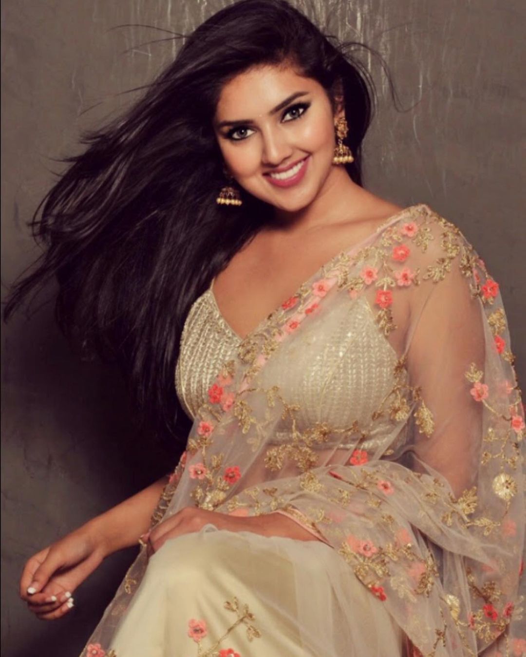 Model Ruhika Das Glamorous - Filmibeat