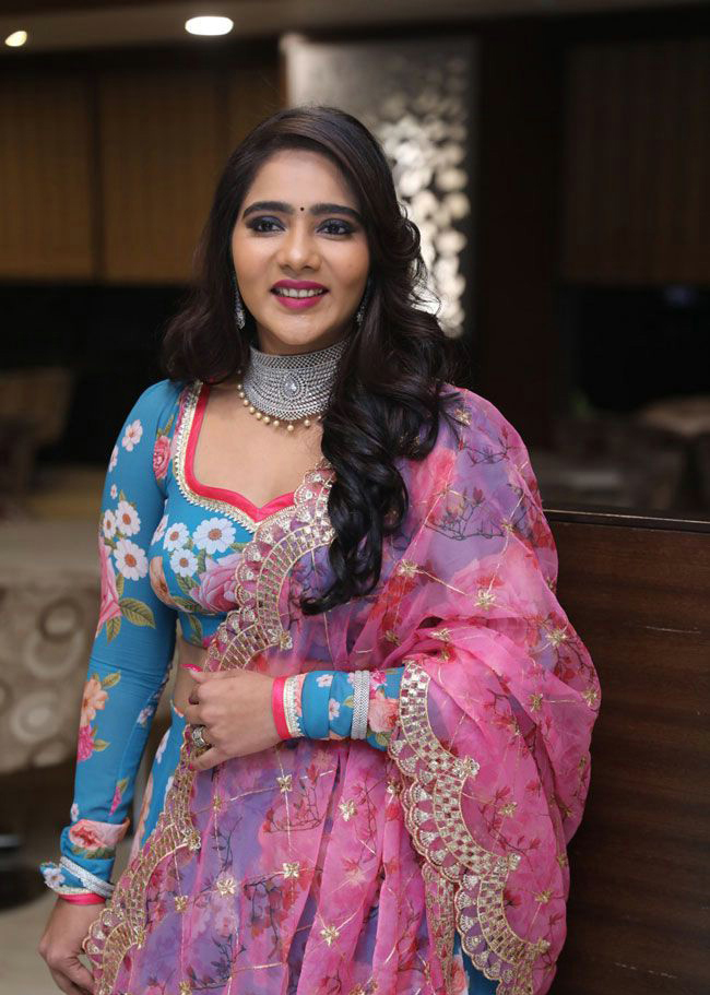 50 Mitra Photos: Find Latest HD Images, Pictures, Stills & Pics - Filmibeat