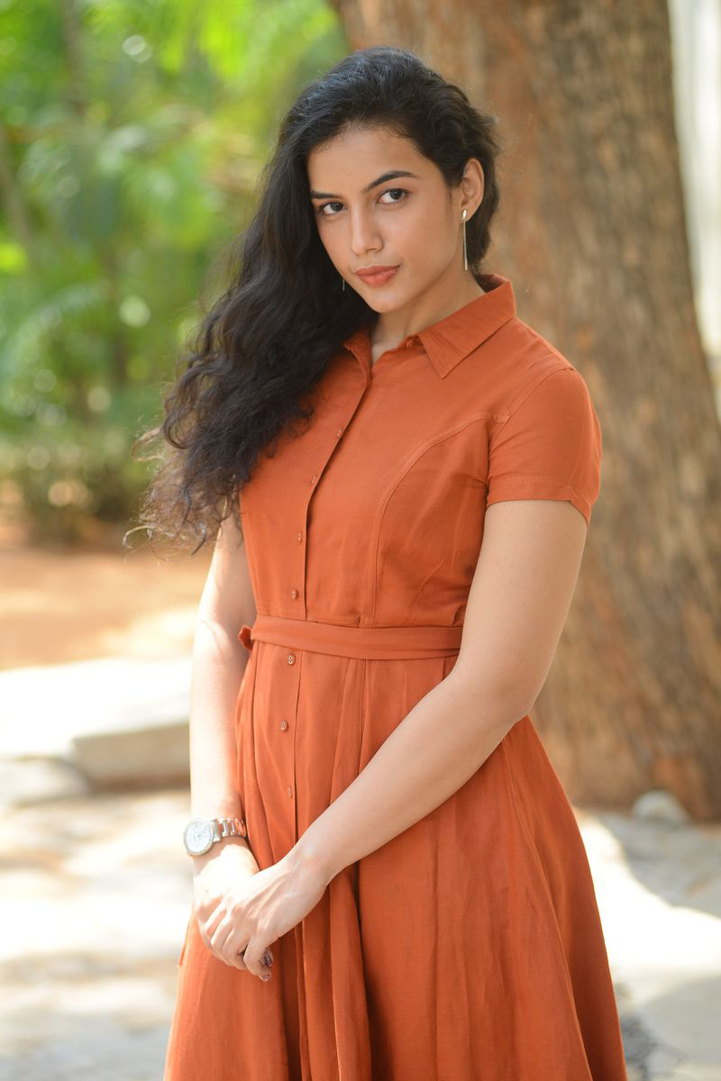 Sanchitha Poonacha Photos: Find Latest HD Images, Pictures, Stills ...