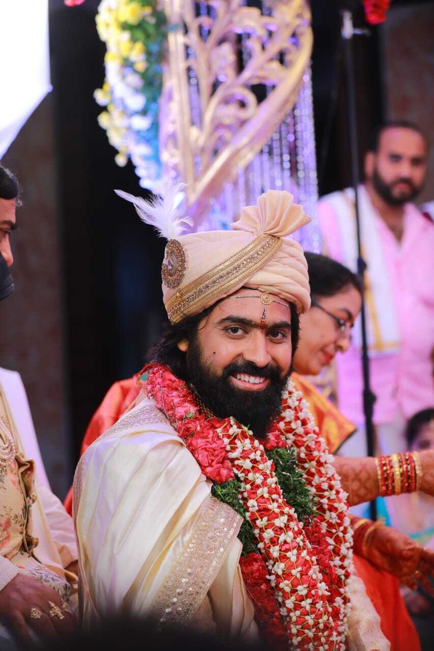 Ashish Gandhi Marries Nikitha - Filmibeat