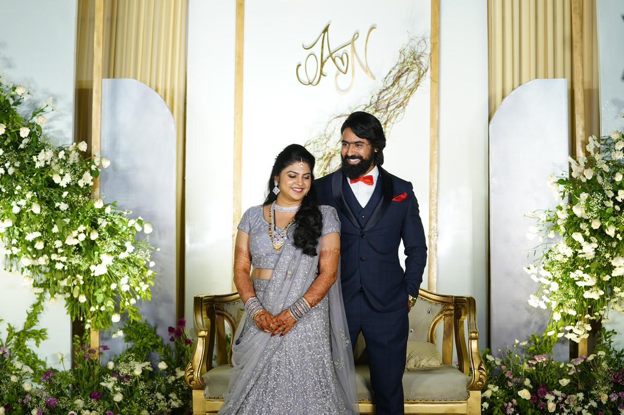 Ashish Gandhi Marries Nikitha - Filmibeat