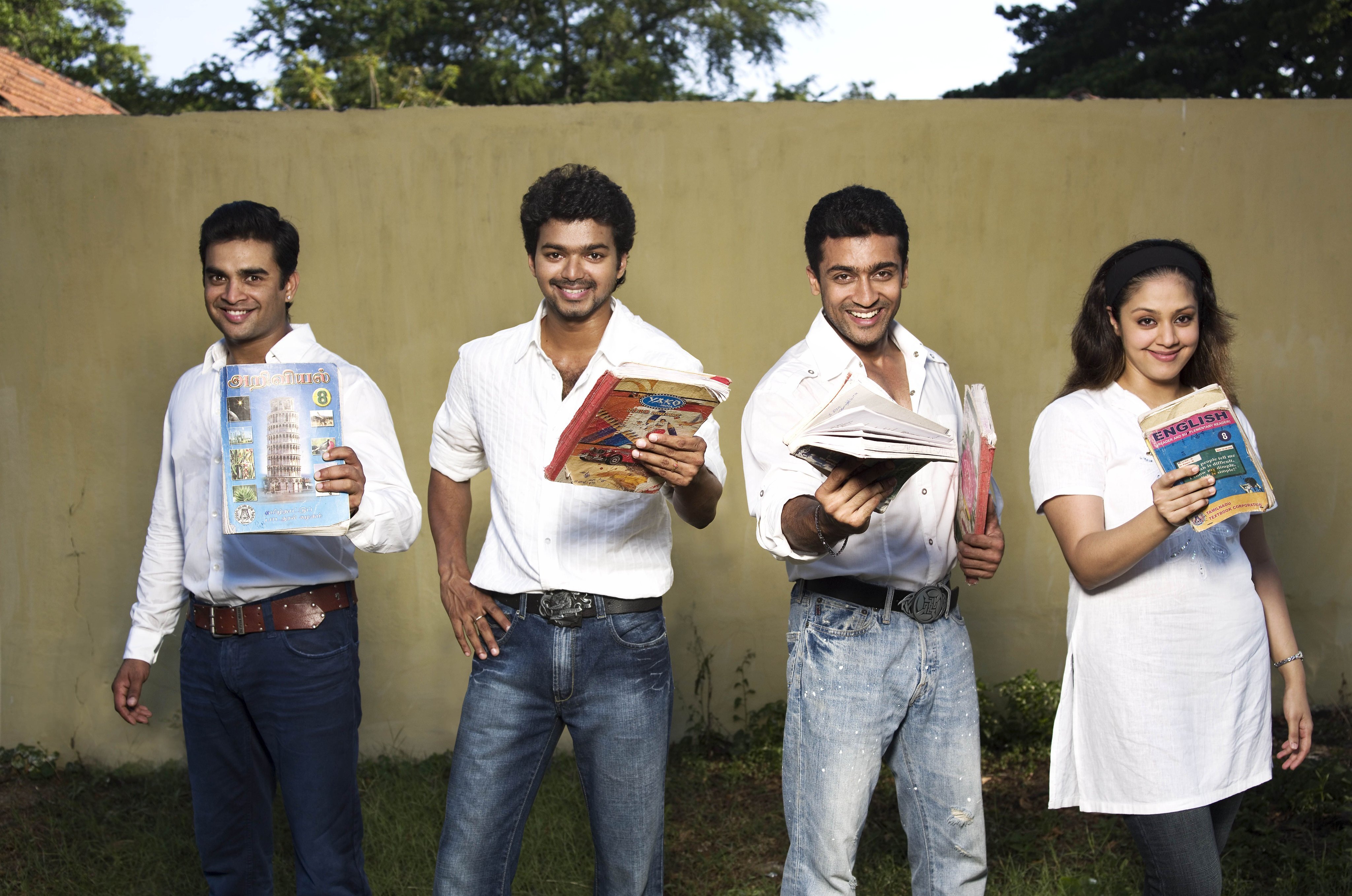 பெண்கள் நெஞ்சை கொள்ளைக் கொண்ட வெள்ளை மாதவா.. ஹேப்பி பர்த்டே மேடி ...