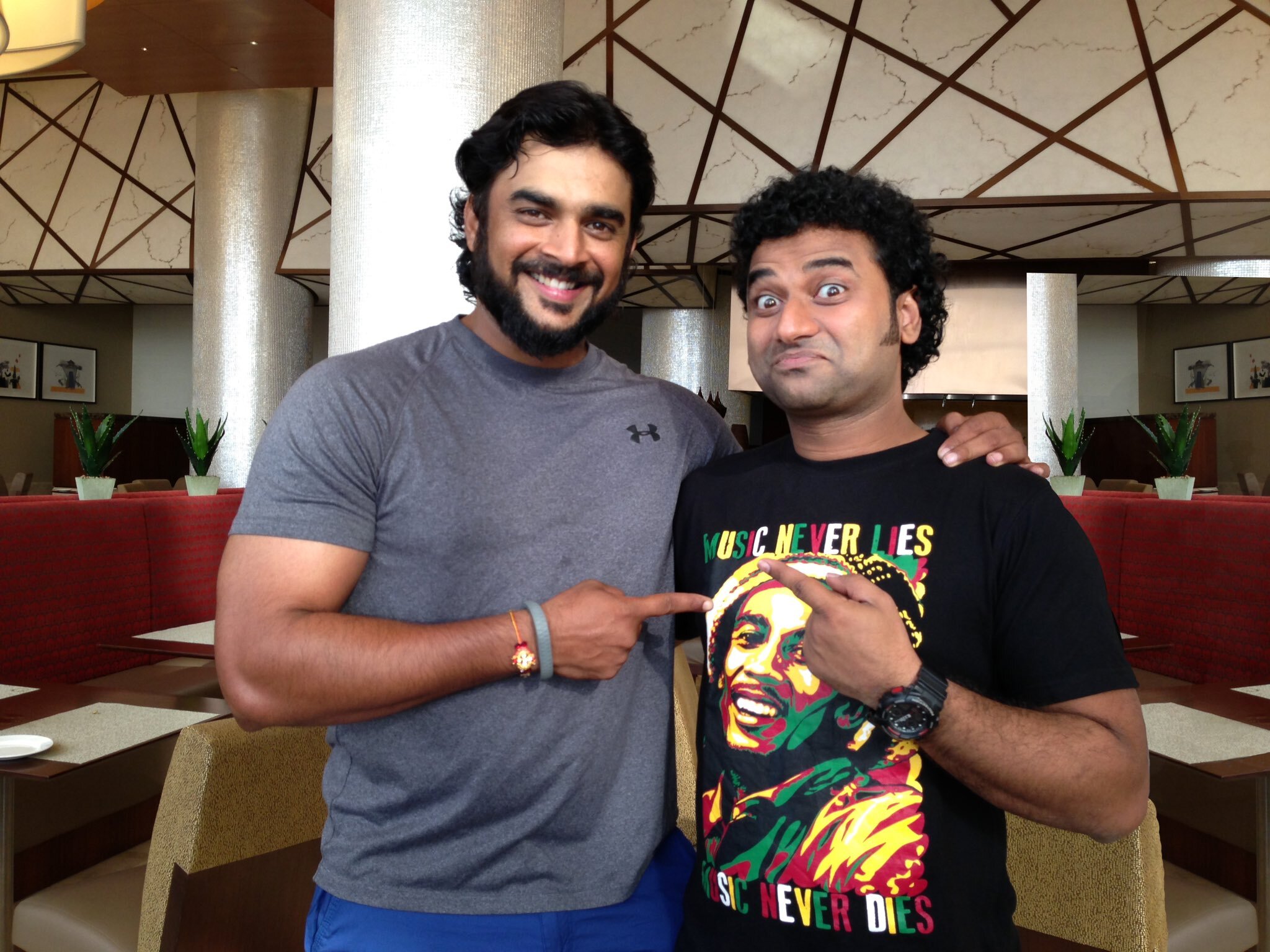 பெண்கள் நெஞ்சை கொள்ளைக் கொண்ட வெள்ளை மாதவா.. ஹேப்பி பர்த்டே மேடி ...