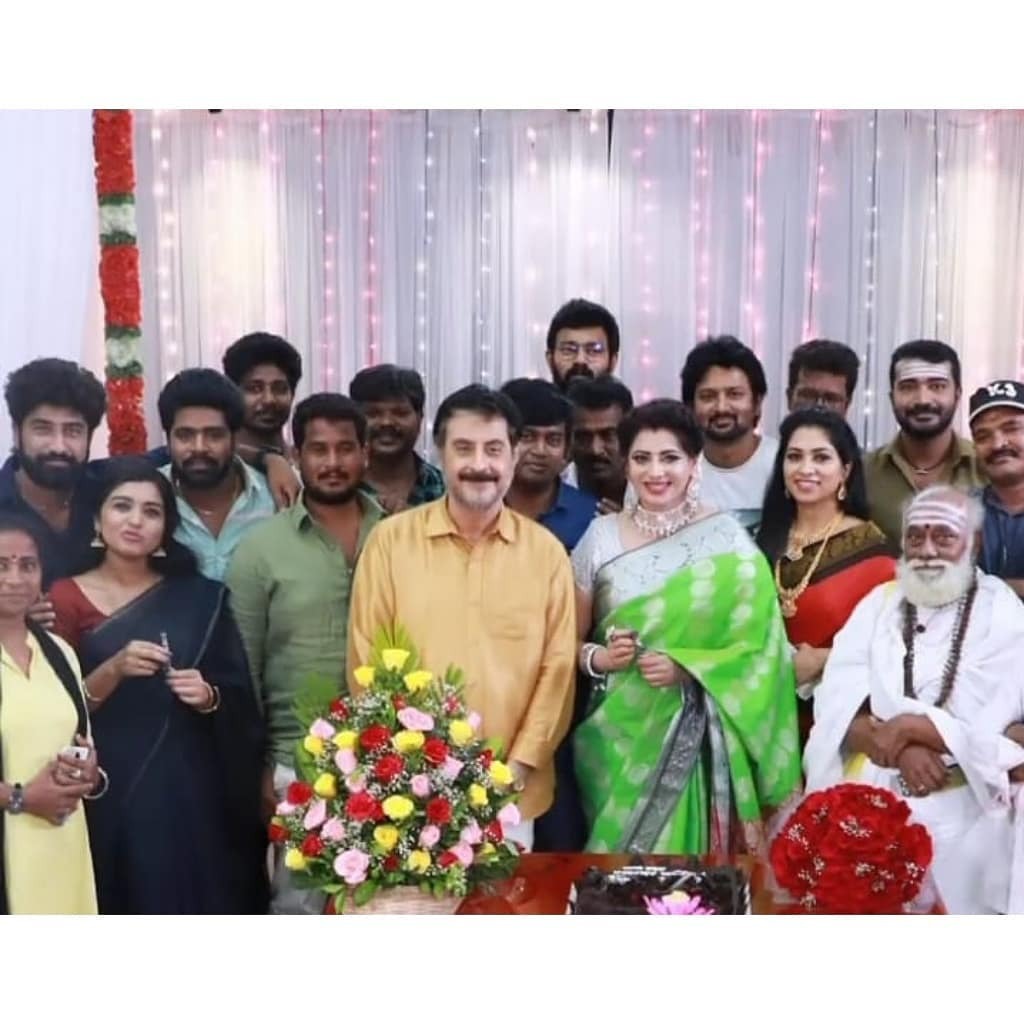 விவாகரத்துக்கு பிறகு மீண்டும் கணவருடன் சேர்ந்த நடிகை.. கேக் வெட்டி ...