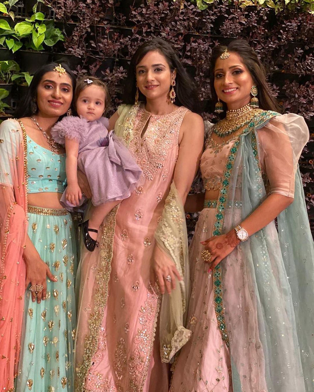 గుర్తుపట్టని విధంగా మారిపోయిన 'దిల్' హీరోయిన్ నేహా బాంబ్.. ఫ్యామిలీ ...