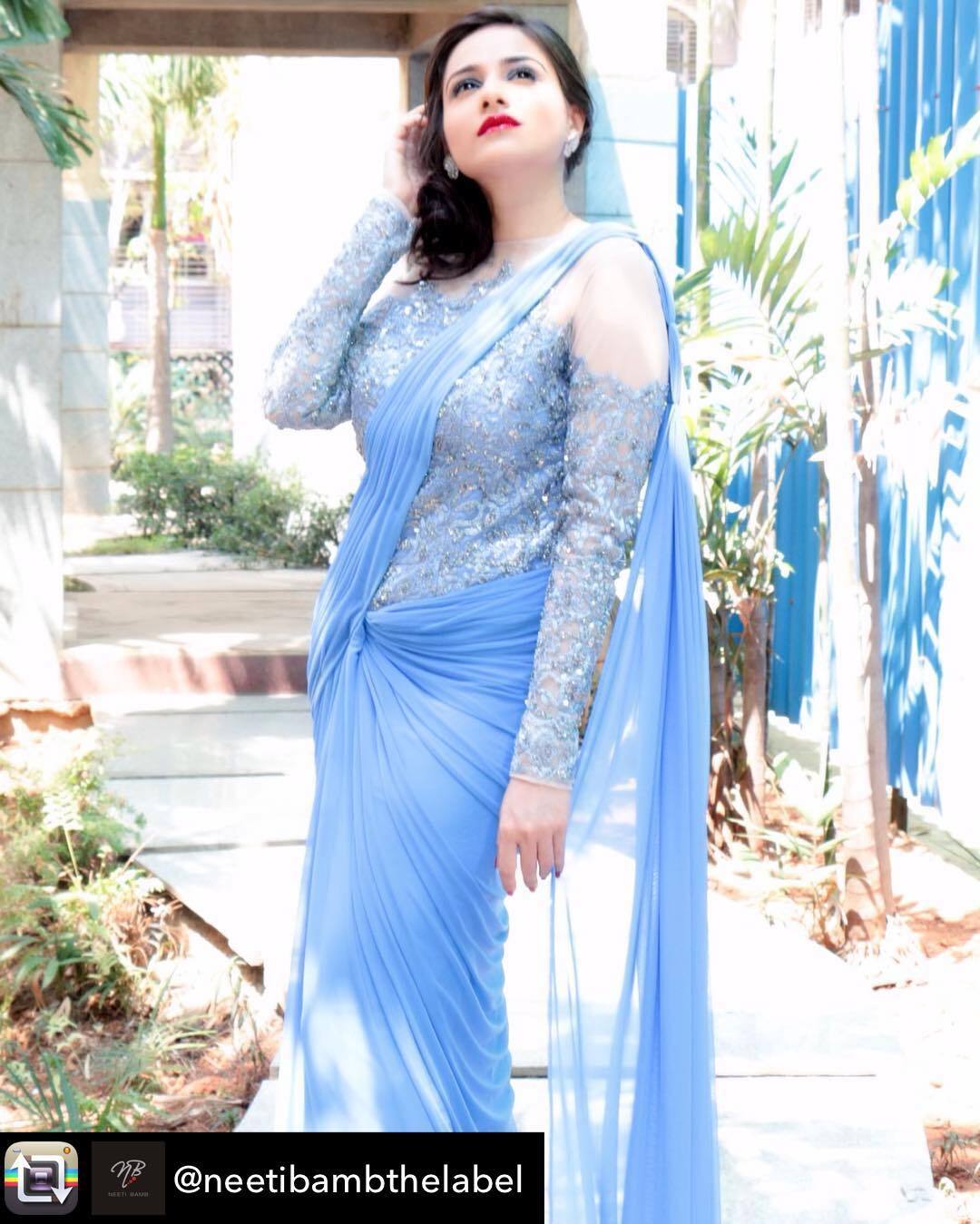 గుర్తుపట్టని విధంగా మారిపోయిన 'దిల్' హీరోయిన్ నేహా బాంబ్.. ఫ్యామిలీ ఫొటోస్ వైరల్ | Dil Actress ...