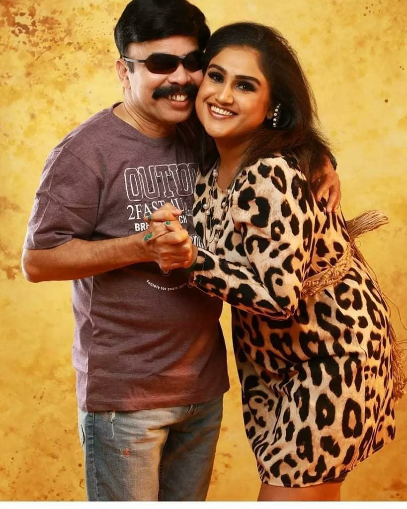 పవర్ స్టార్‌తో వనితా విజయ్ కుమార్ జోరుగా రొమాన్స్.. వైరల్‌గా ఇద్దరి ...