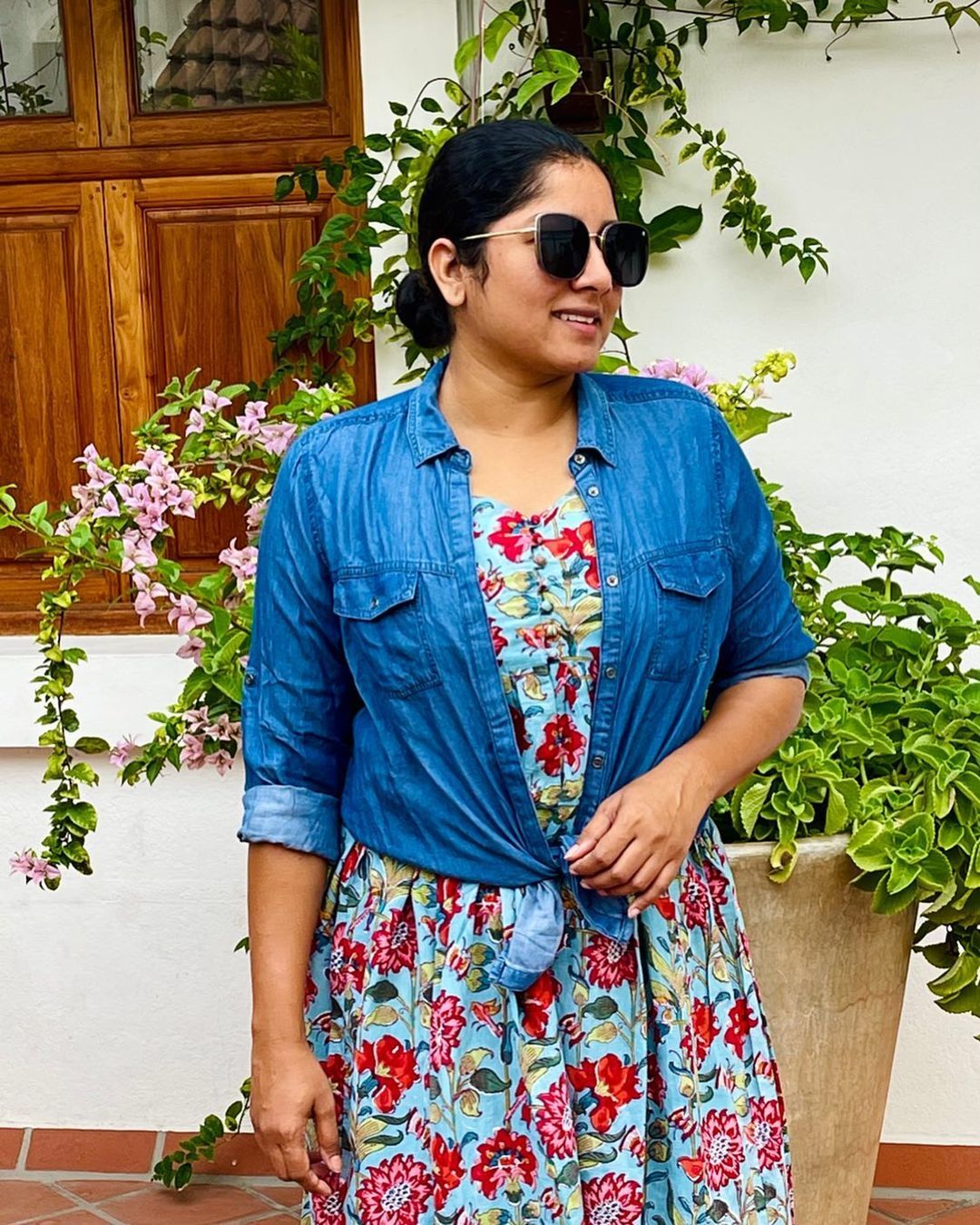 സ്റ്റൈലൻ ലുക്കിൽ അനുമോൾ, നടിയുടെ വിശേഷങ്ങൾ ഇങ്ങനെ... | Actress Anumol ...