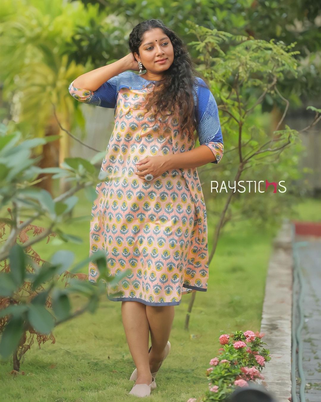 സ്റ്റൈലൻ ലുക്കിൽ അനുമോൾ, നടിയുടെ വിശേഷങ്ങൾ ഇങ്ങനെ... | Actress Anumol ...