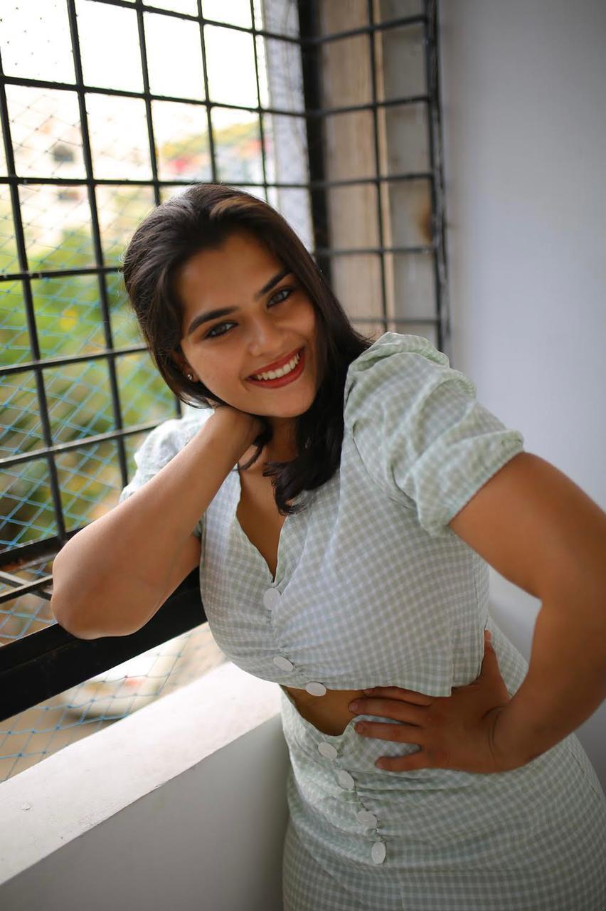 Kavya Photos: Find Latest HD Images, Pictures, Stills & Pics - Filmibeat