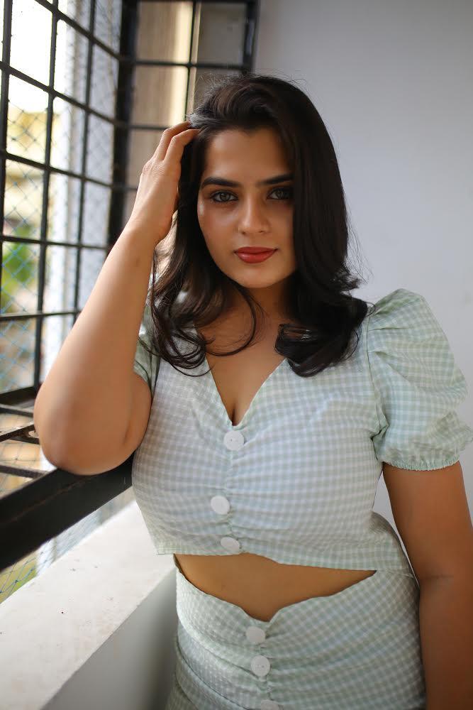 Kavya Photos: Find Latest HD Images, Pictures, Stills & Pics - Filmibeat