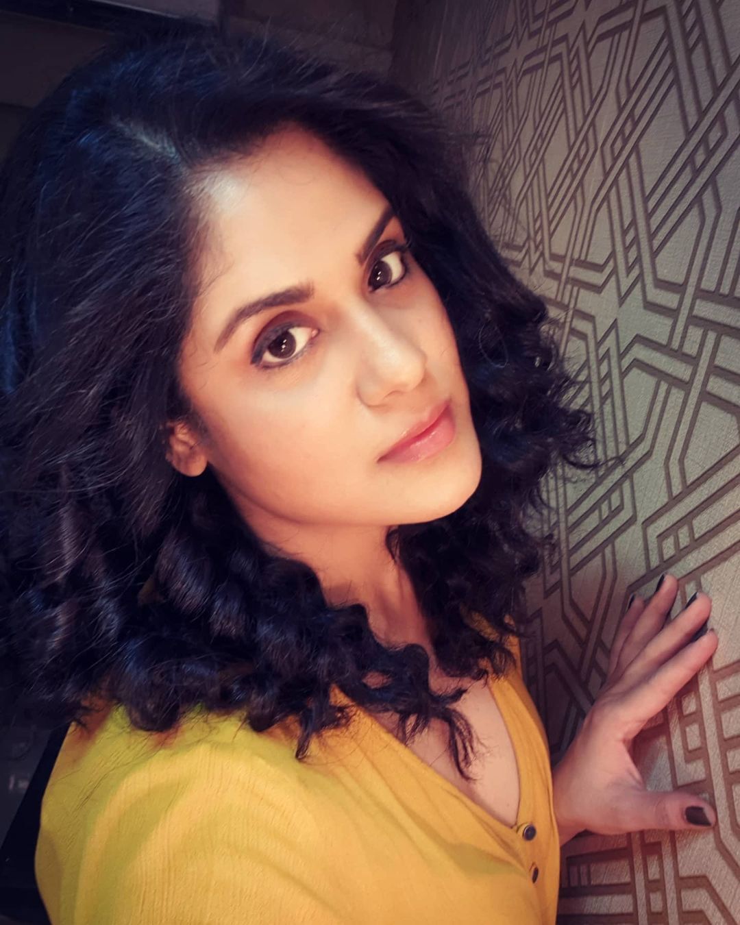 നേഹയുടെ ഗ്ലാമര്‍ സെല്‍ഫികള്‍; ചിത്രങ്ങള്‍ കാണാം | Neha Iyer Cool Pics ...